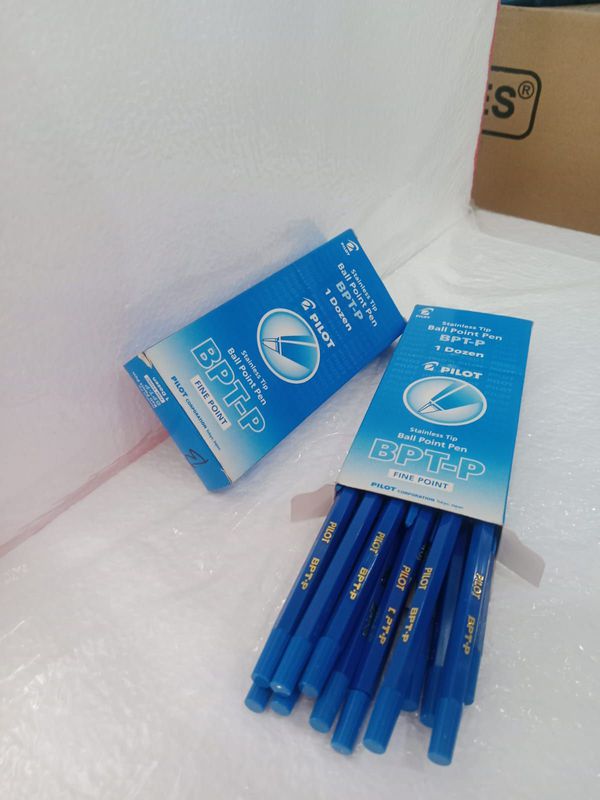 Pena Pilot Hitam dan Biru