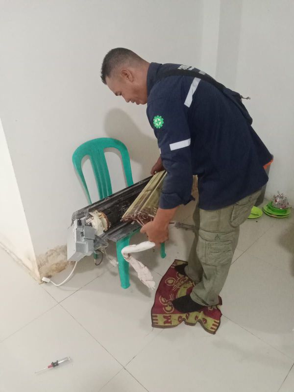 Jasa Service Cuci Unit Turun AC 1 PK