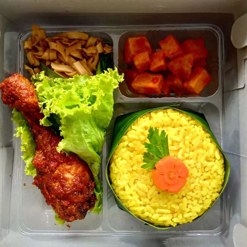 NASI KUNING AYAM BAKAR