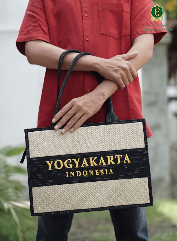 WIGUNA Tote Bag || Tas Anyaman Pandan Mix Batik & Bordir || Pandam ...
