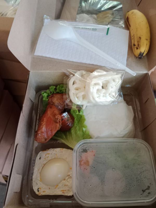 Paket Sehat Nasi Box 1 , Ayam Semur/Bacam , Tahu telur Kukus, Sayur Sop ...