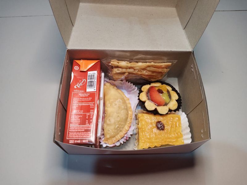 Snack + Teh Kotak