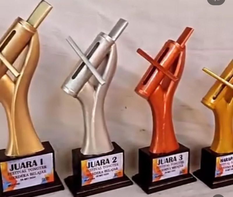 Trophy Kayu jati classy