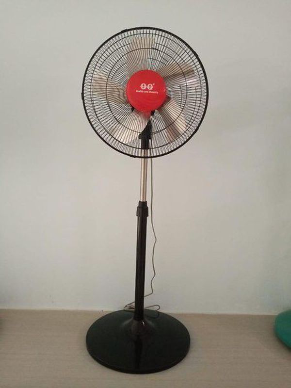QQ kipas angin berdiri 16 inch GMM 369 Hitam/stand fan kaki bulat