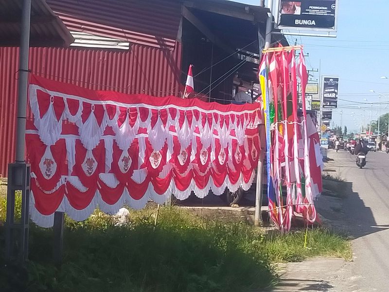 Rumbai Rumbai Jumbo 8 Meter Bendera HUT RI Pentlasi