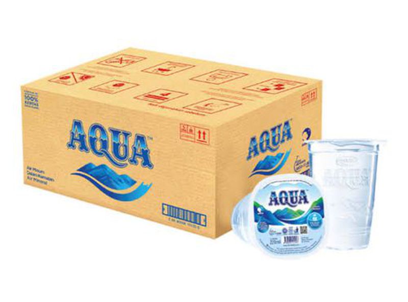 Air mineral kemasan gelas 220 ml merek Aqua