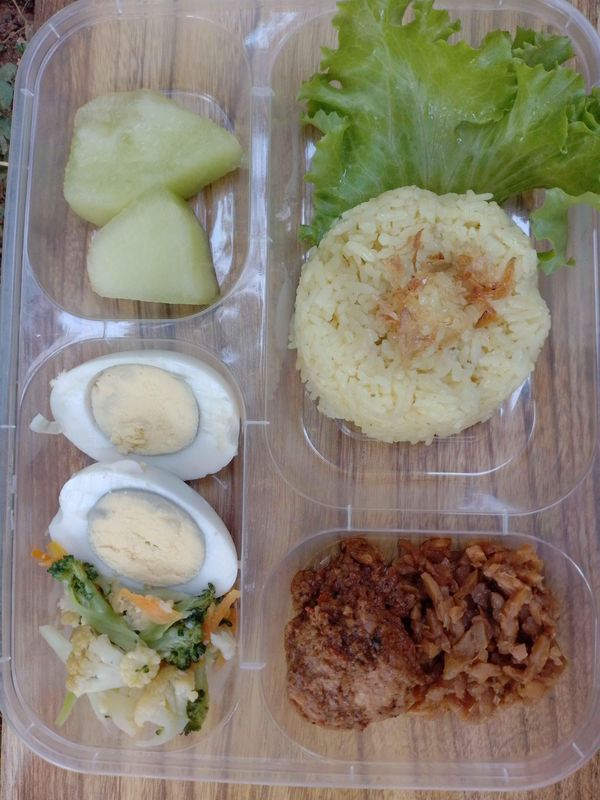 PMT Bumil kek Menu berat Nasi uduk bistik ayam
