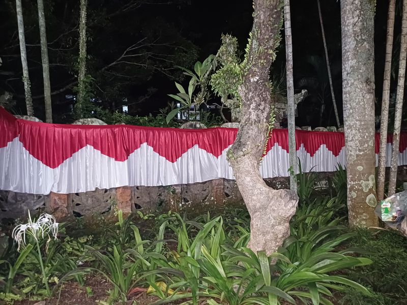 Kain rumbai merah putih