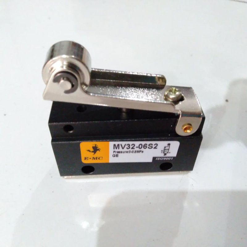 Mechanical Valve Pneumatic 3/2 1/8 (Roller - MV32-06S2)