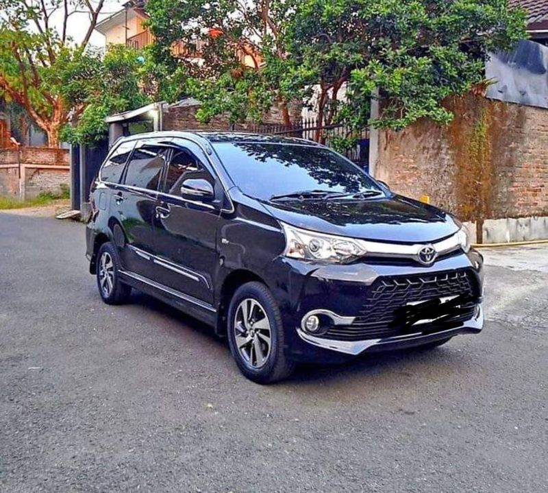 Rental/ Sewa Mobil Toyota Avanza - Hitam