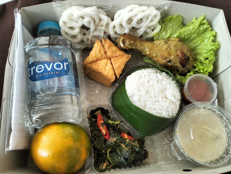 Paket DM Istimewa (Nasi Box + Snack)