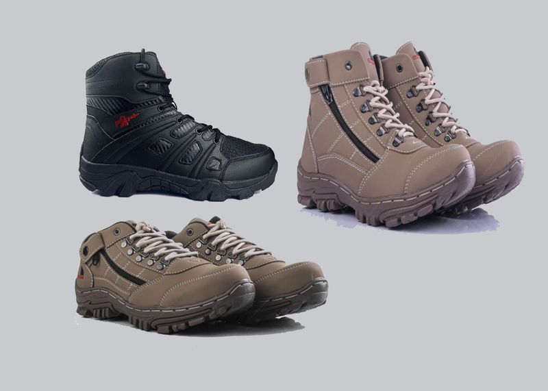 Sepatu Lapangan - 44