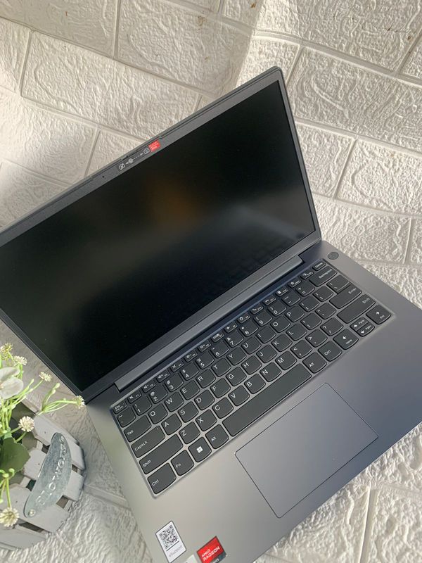 LAPTOP LENOVO V14 G4 AMN