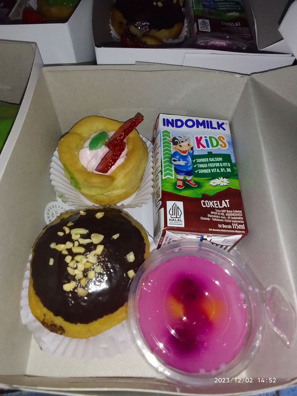 SNACK BOX - Risol Pastel Puding Lapis Donat Cup Cake Boleh Sus Bika ...