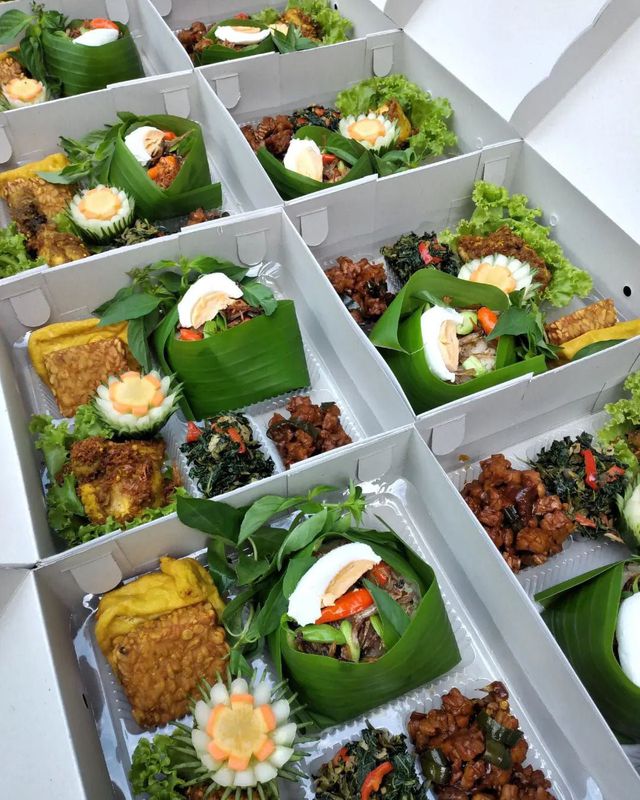 nasi box roti mulia nasi ayam atau daging sapi sayur rempah jawa