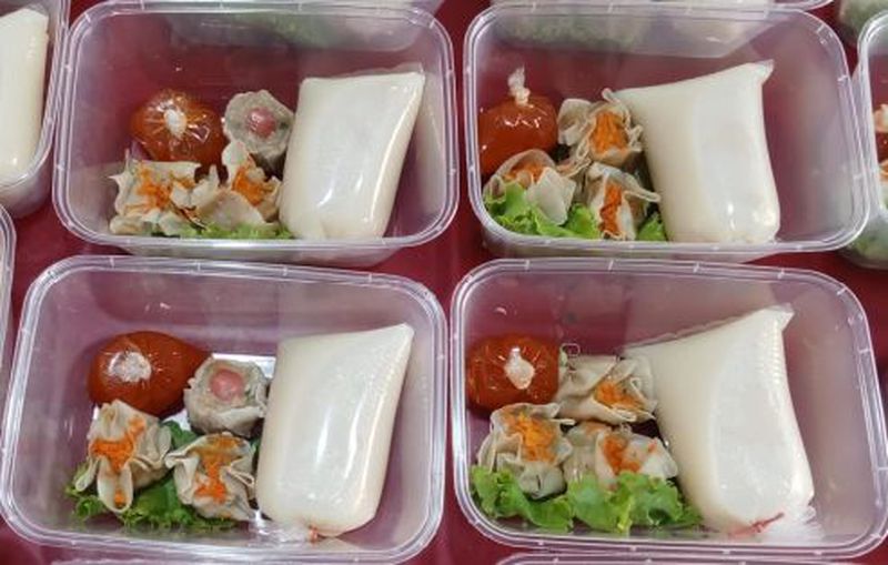 Paket nasi PMT (dimsum ikan dan brokoli dan susu kedelai )by Enggal Kediri