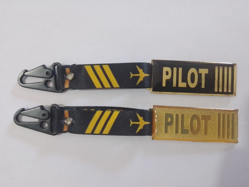 gantungan merchandise pilot - Gold