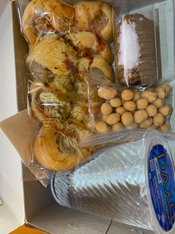 Snack Box dengan Bahan Pangan LOKAL - Roti Manis