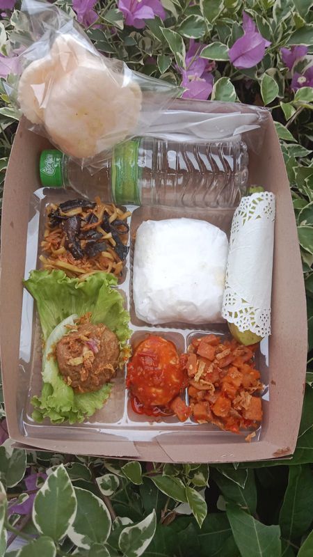 Nasi Box + Snack + Minum