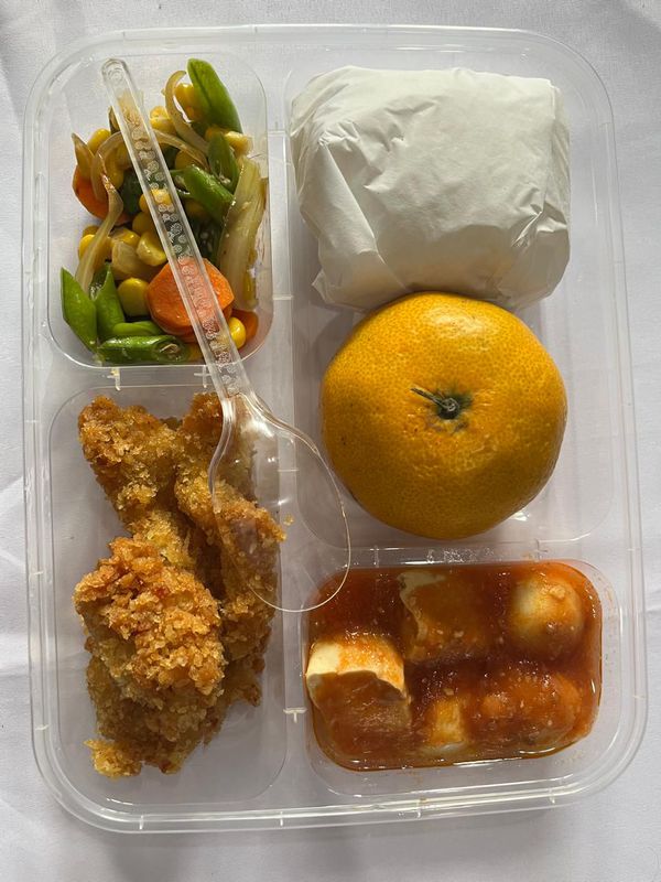 PEMBERIAN MAKANAN TAMBAHAN (PMT) BALITA : ayam katsu dan tahu telur ...