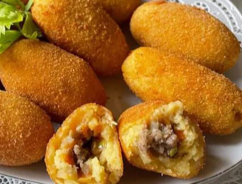 PMT Balita kudapan Kroket daging sapi dan buah