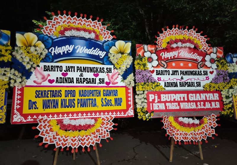 Karangan bunga besar