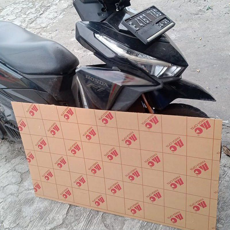 Acrylic/arkilic lembaran Merah Ukuran (LxP) 60 x 90 cm Ketebalan 3 mm