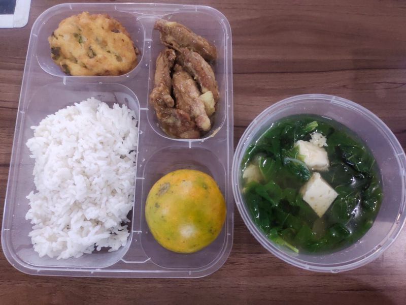 Menu pemberian makanan tambahan (PMT) Ibu hamil KEK, Nasi, Rolade ...