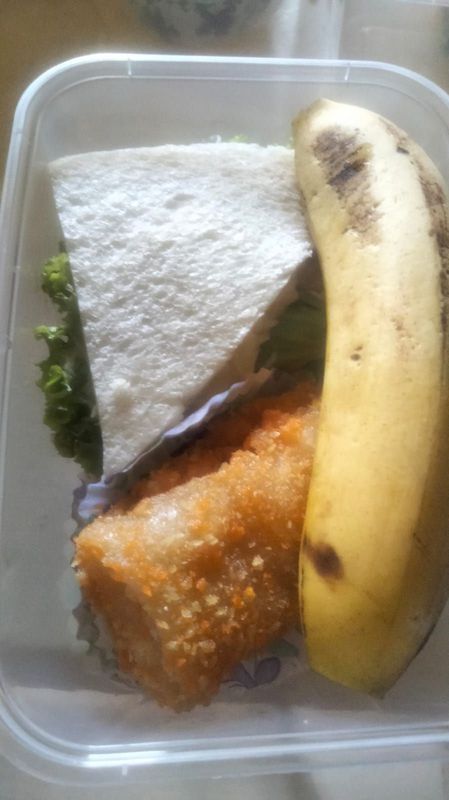 PMT Kudapan ibu hamil KEK risoles ayam wortel sandwich telur dan buah