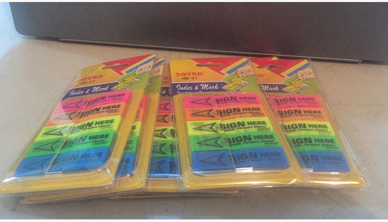 sign here pembatas halaman