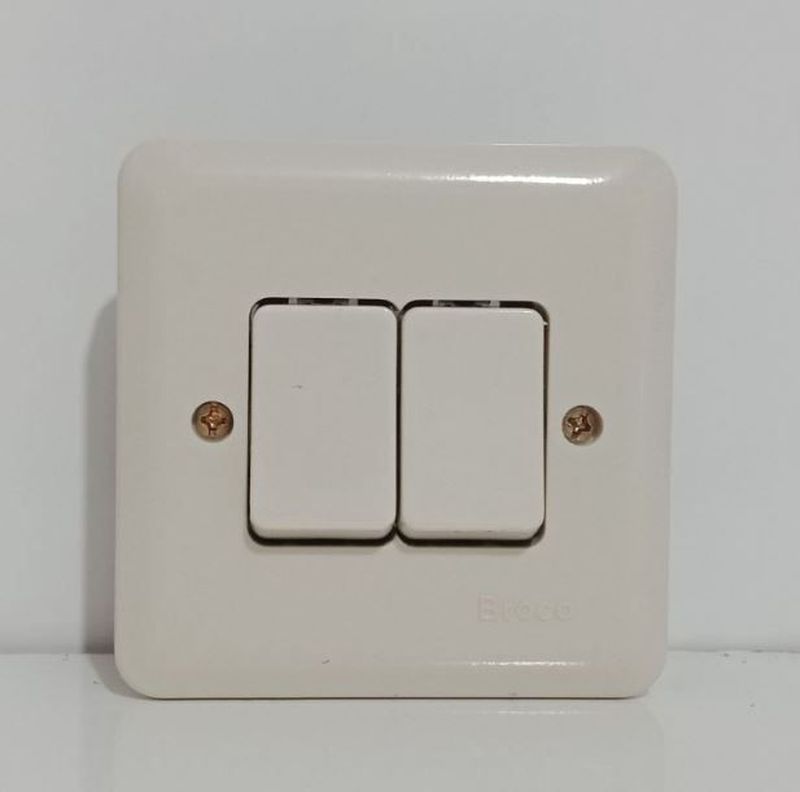 BROCO SAKLAR DOUBLE SWITCH NEW GEE 6622U