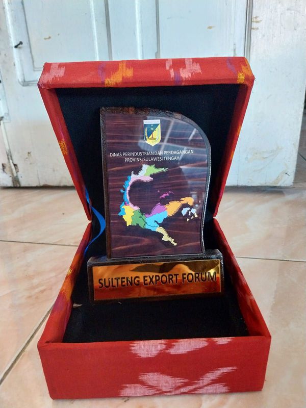 Plakat Kayu Hitam