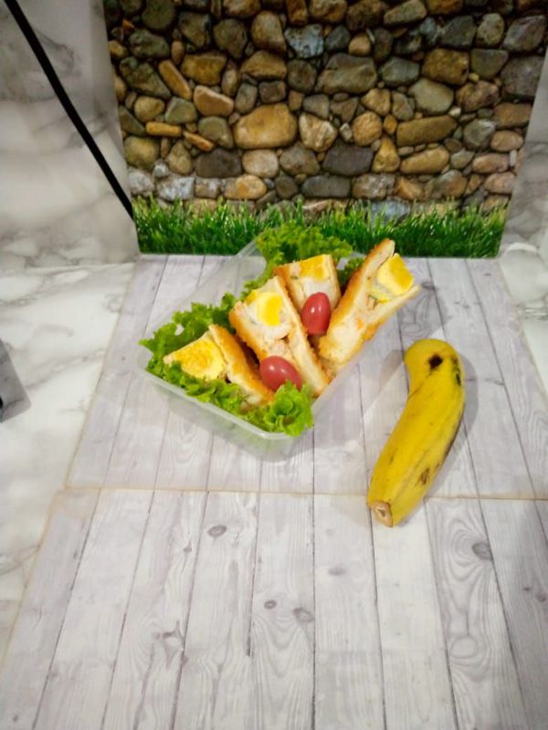 Pemberian Makanan Tambahan (PMT) Balita Kudapan Roti goreng isi ragout ...