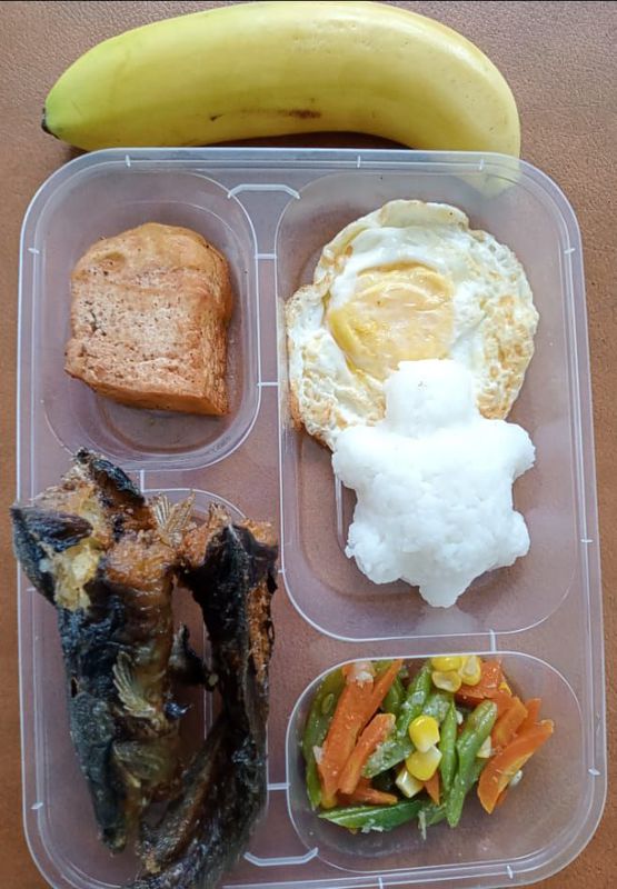 Pemberian Makanan Tambahan(PMT) Balita Nasi Lele goreng,Telur Ceplok ...