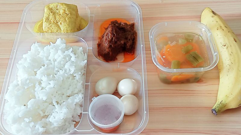 Pemberian Menu Tambahan ( PMT ) Ibu Hamil KEK, Nasi Rendang Daging