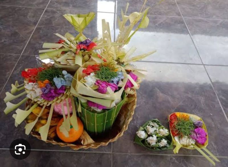 Daksina pejati + Canang raka