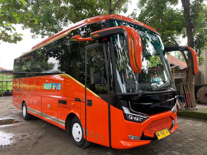 SEWA BUS PARIWISATA 31 SEAT