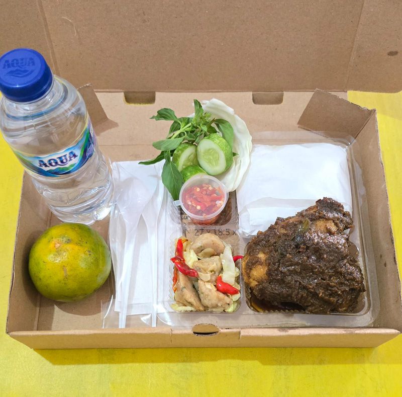 Nasi Ayam Rendang + Buah + Sayur + Minum