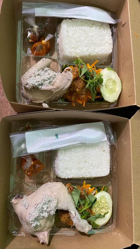 Paket Nasi Ayam Ingkung + Snack & Minum