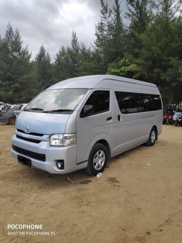 Sewa Mobil Minibus Hiace Commuter Area Kota Malang & Kota Batu