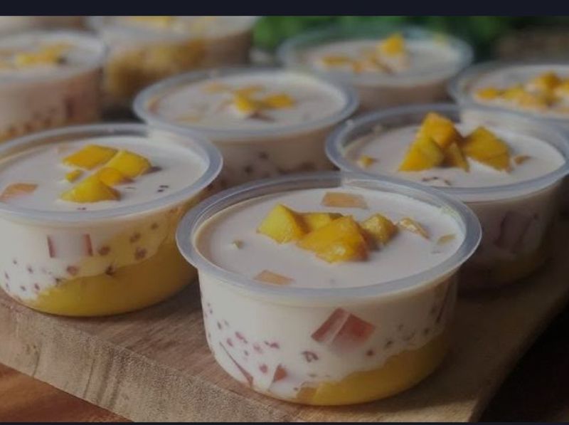 Pemberian Makanan Tambahan (PMT) balita 12-59, Sago mangga dan Roti isi ...