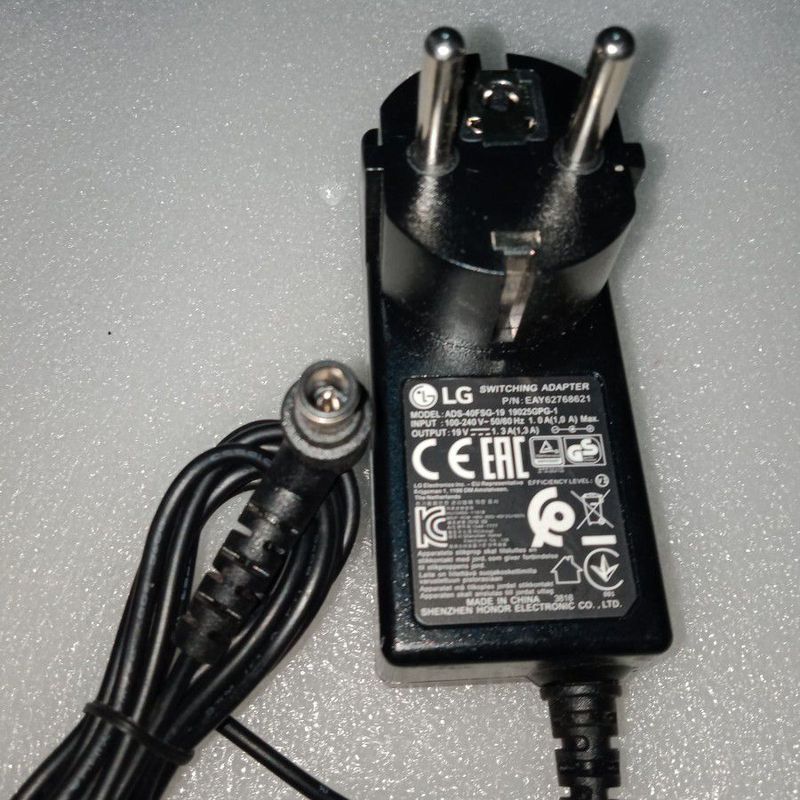 Adaptor Monitor LG 19V 1,3 A