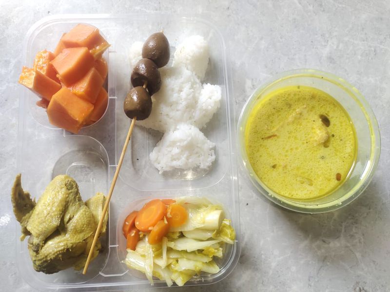 Pemberian makanan tambahan(PMT) Balita 11-59 Nasi, sop iga kacang merah ...