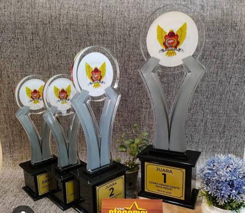 Piala Trophy Bahan Logam