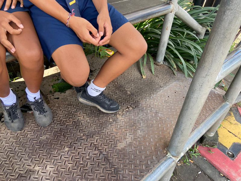 Pekerjaan Lantai Halte Ukuran 50x120