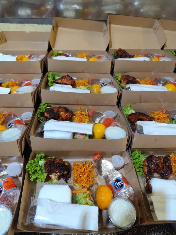 Nasi Box Paket Ayam Bakar Komplit