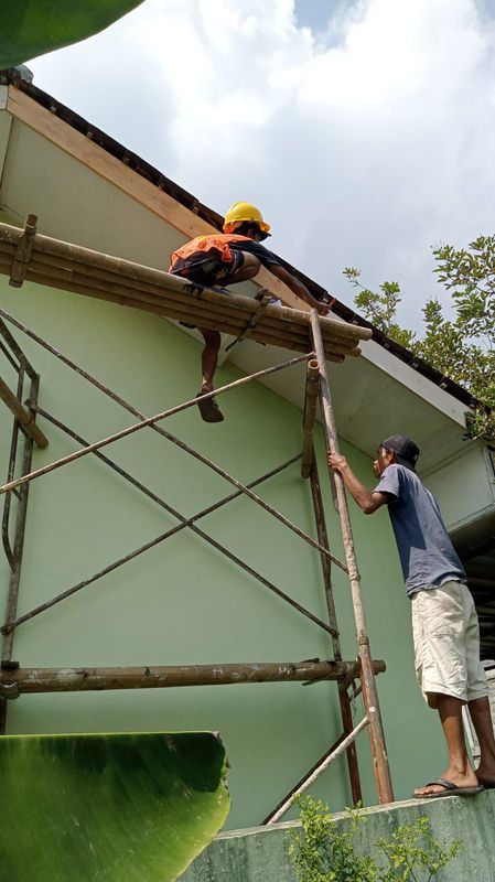 Cat Listplank Kayu Mushola