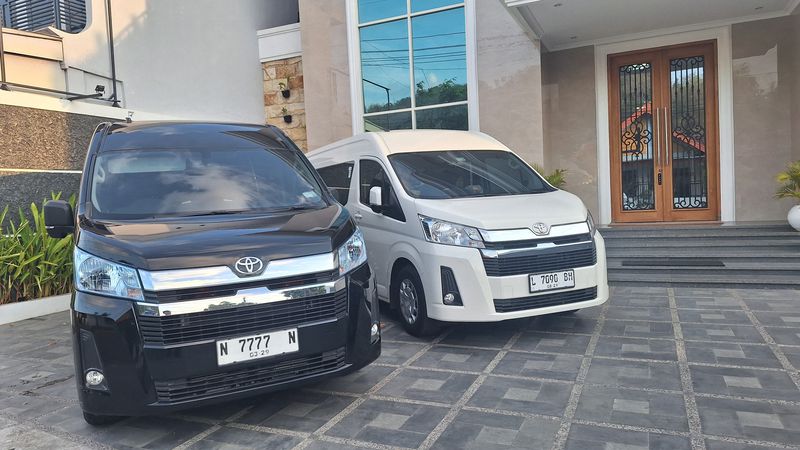 Innova reborn/Hiace tujuan Surabaya - Yogyakarta - 2 Hari Luxury