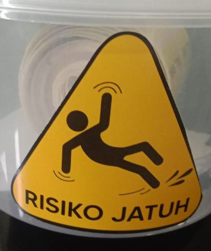 Stiker Resiko Jatuh
