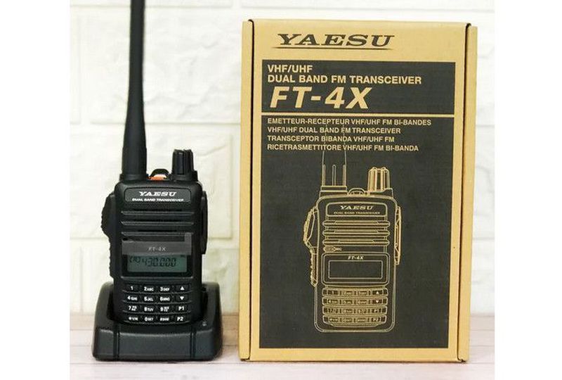 HT Yaesu FT-4X